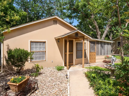 Tranquil Retreat - Private Hot Tubs, Pool, Serene Setting - Fredericksburg, TX