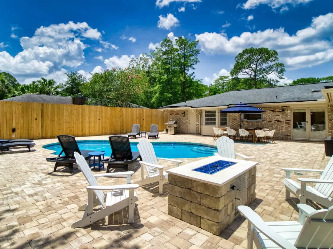 Heated Pool And Luxurious Accommodations - Gorgeous Retreat - Jacksonville