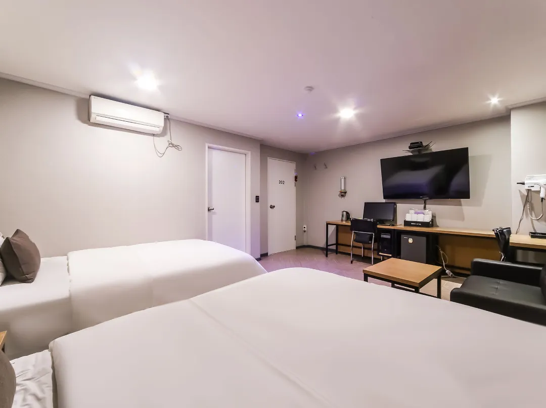 Comma Hotel Busan) - Busan