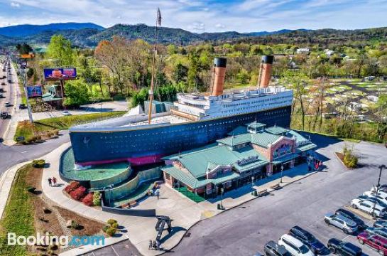 Firefly Hollow Cabin - Smoky Mountains - Soaky Mountain Water Park ...