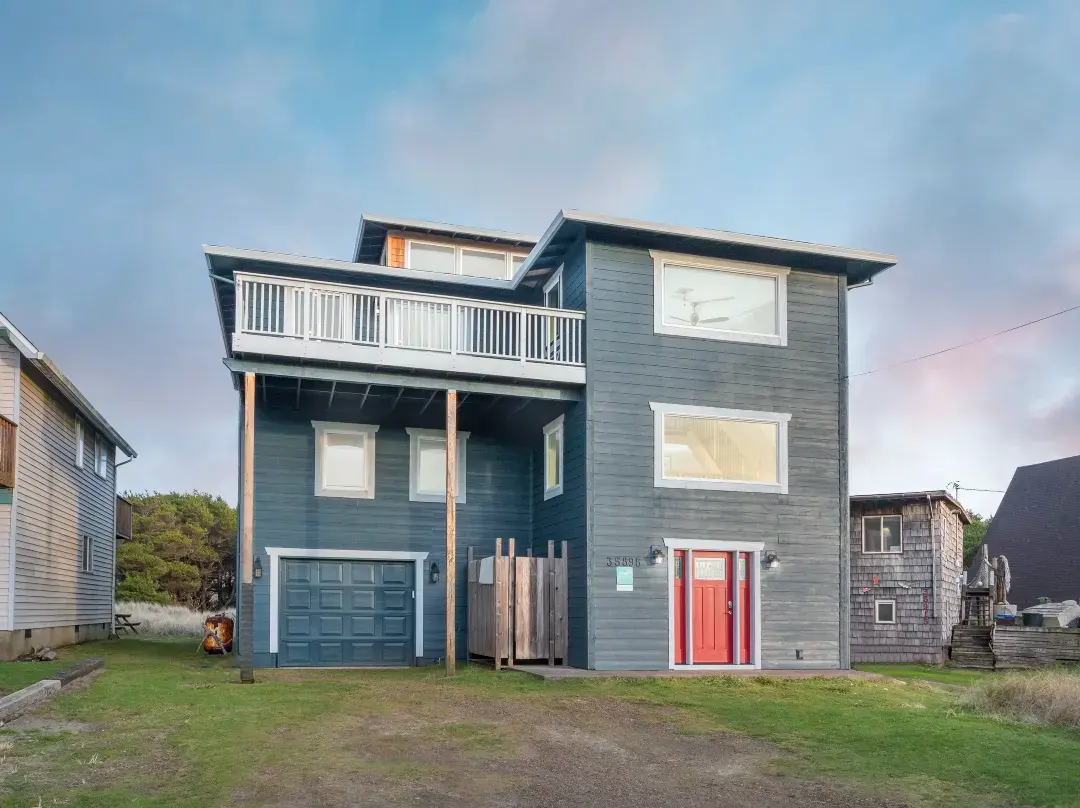 Cozy Retreat With Scenic Views And Outdoor Shower - Charming Haven - Pacific City, OR