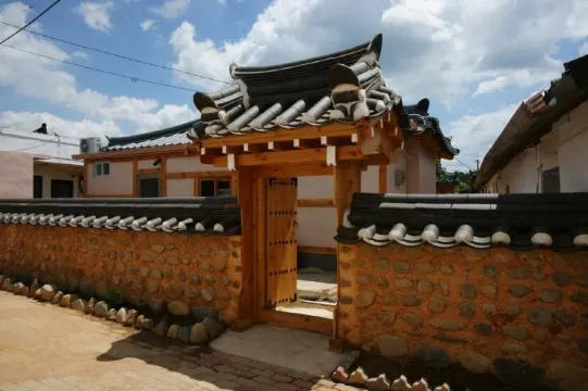Gyeongju Hwangnam Old House Pension - Gyeongju-si