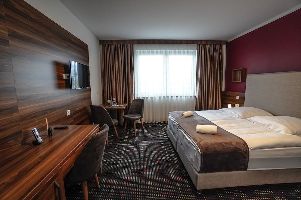 Sunset Hotel - Kelsterbach
