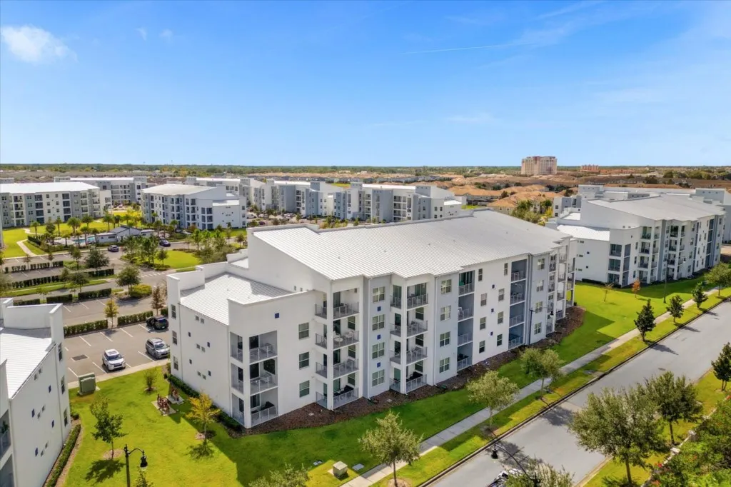 Resort Amenities And Covered Balcony Retreat - Charming Escape - Orlando