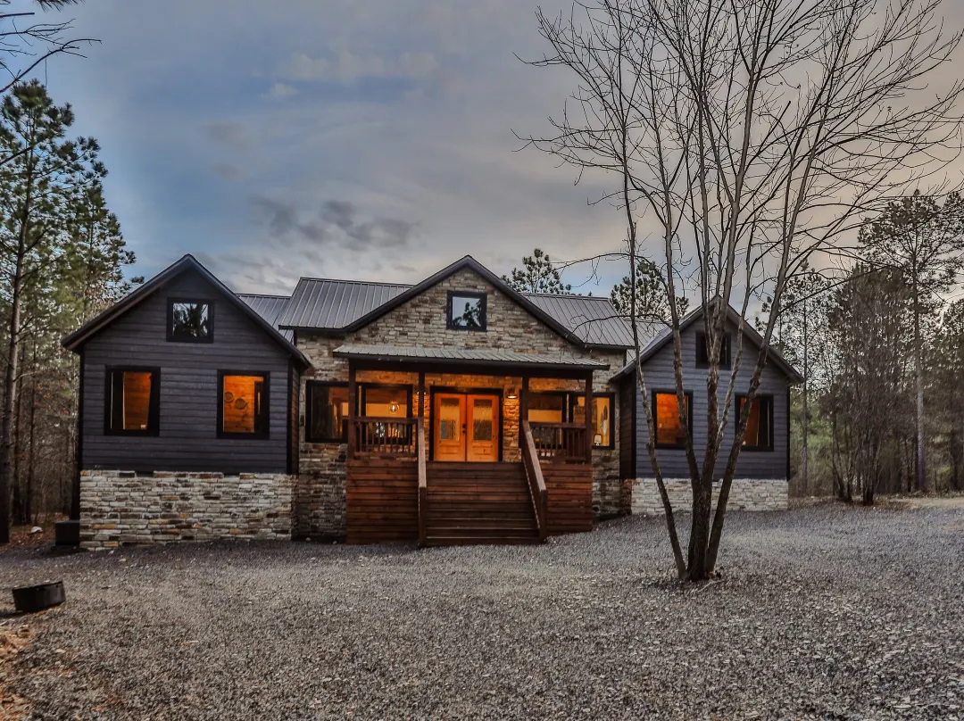 Custom Game Area And Spacious Suites - Charming Family Retreat - Broken Bow, OK