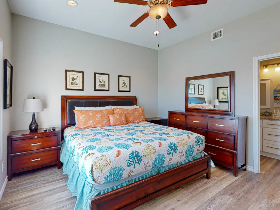 Gulf Views, Walk To Sandfest, Shared Pool - Port Aransas, TX