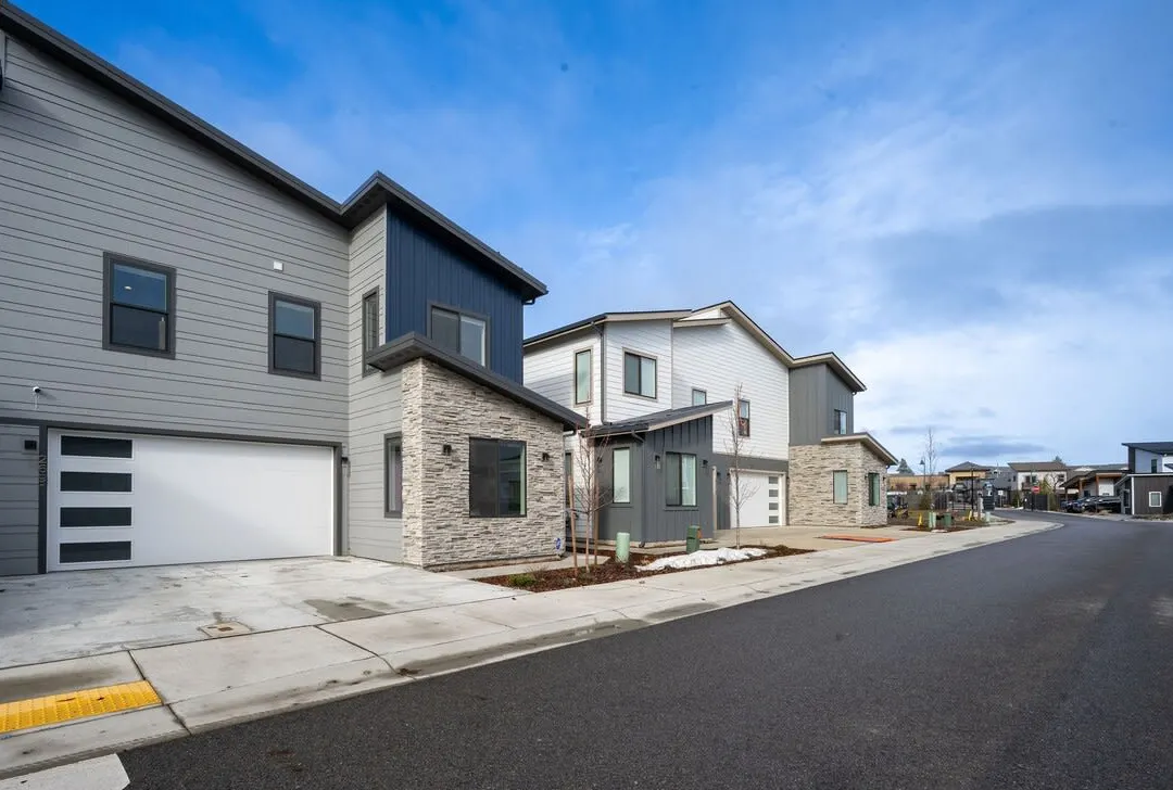 Chic Riverside Hideaway - Waterfront, Foosball, Yoga Mats - Coeur d'Alene