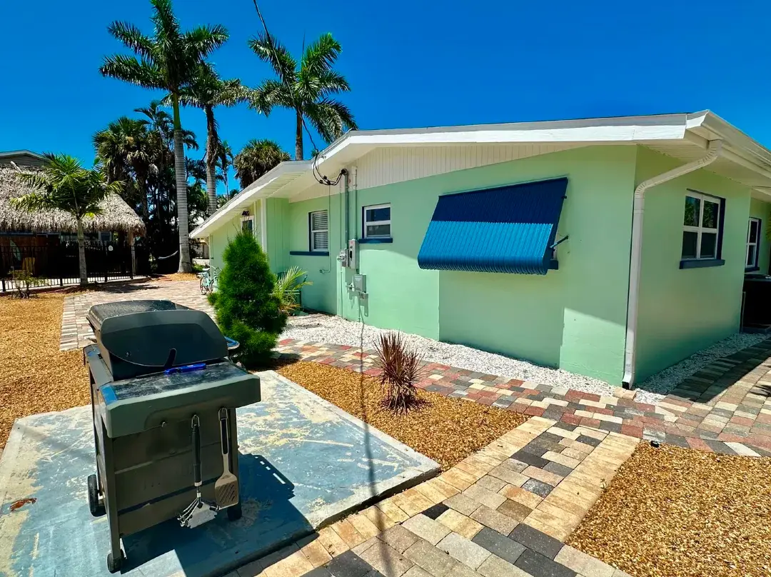 Shared Pool And Grill In Boutique Resort - Charming Beach Haven - Fort Myers Beach, FL