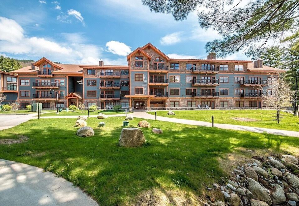 1st Floor SKI-IN SKI-OUT Condo at Cranmore Mountain Resort, Conway ...