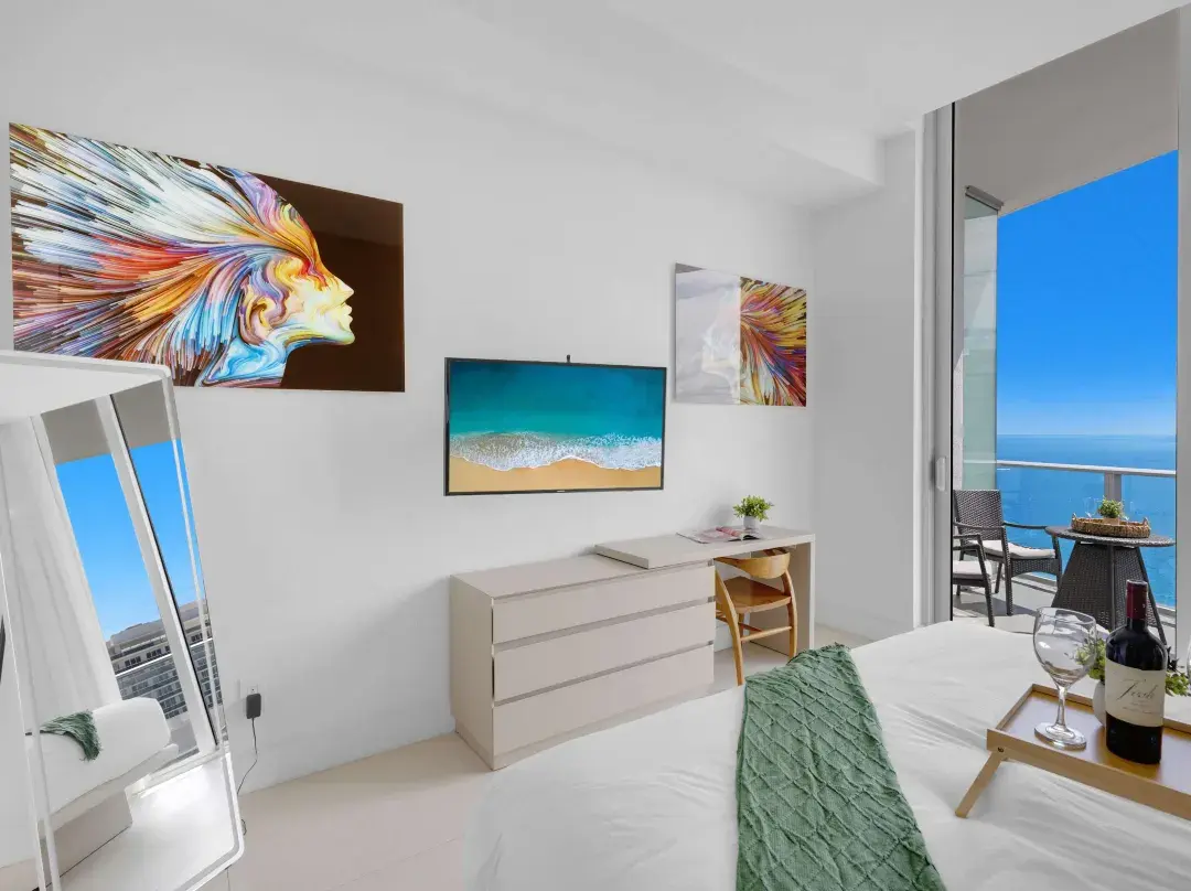 Infinity Edge Ocean Pool And Corner Balcony - Stunning Luxury Retreat - Sunny Isles Beach, FL