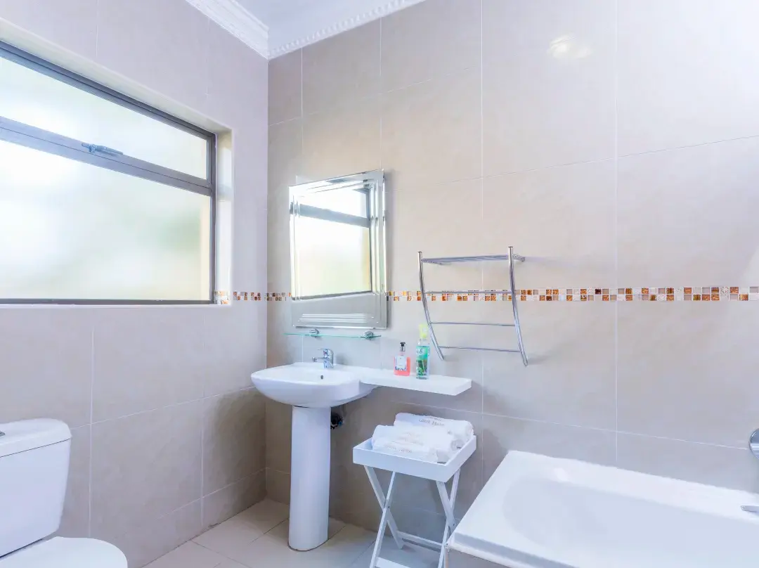 Ezulwini Guest House - Standard Double Room With Balcony & Pool View, 2 Guests - Ballito