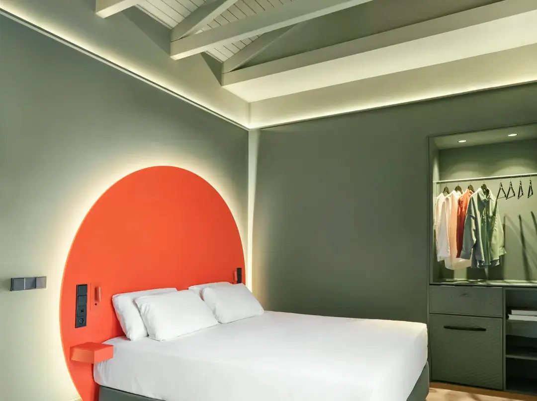 Chic & Basic Dot - Madrid