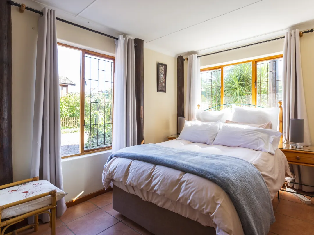 Experience Nature At Brenton On Sea With Breakers Dolphins And Whales - Knysna