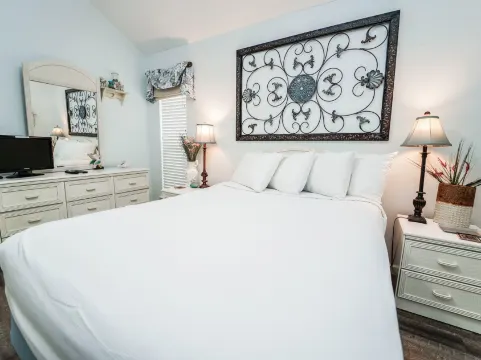 Endless Summer E18 - Laguna Beach, FL