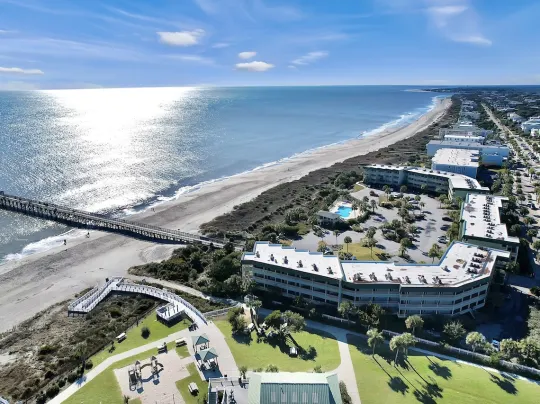 Coastal Sanctuary With Shared Pool - Charming Seaside Escape - Isle of Palms, SC