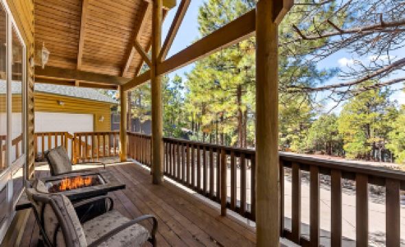 Serene Log Cabin Nestled in Northern Arizona's Ponderosa Pine Forest ...