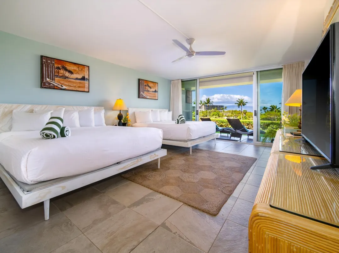Partial Ocean View And Lanai Dining - Stylish Coastal Retreat - Lahaina, HI