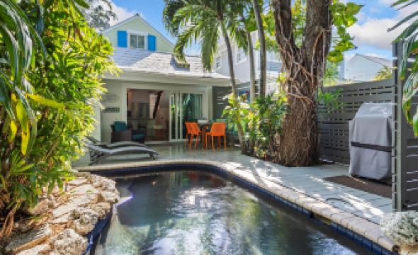 Lagoon Style Dip Pool and Private Deck - Charming Tropical Escape, Key ...