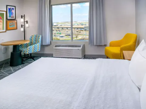 Hampton Inn By Hilton St. Louis Airport - St. Louis, MO