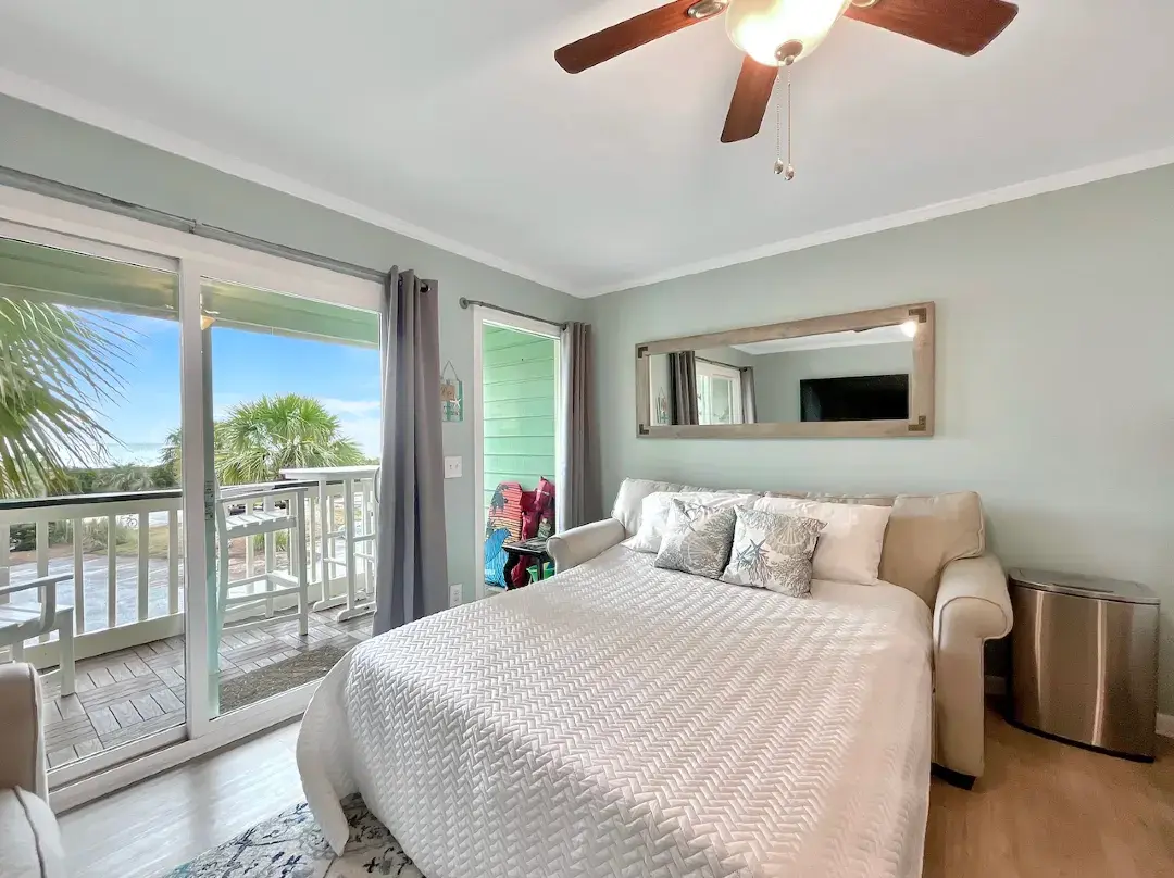 Coastal Sanctuary With Shared Pool - Charming Seaside Escape - Isle of Palms, SC