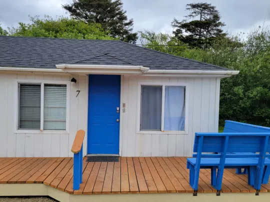 Budget Friendly With Fire-pit And Seating - Charming Coastal Retreat - Rockaway Beach, OR