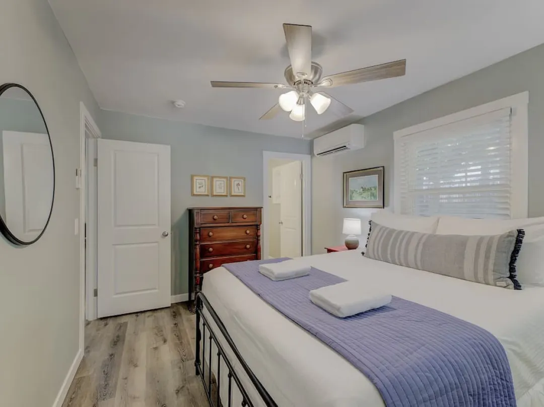 Open Concept Living And Shady Outdoor Oasis - Charming Modern Retreat - Columbia, SC