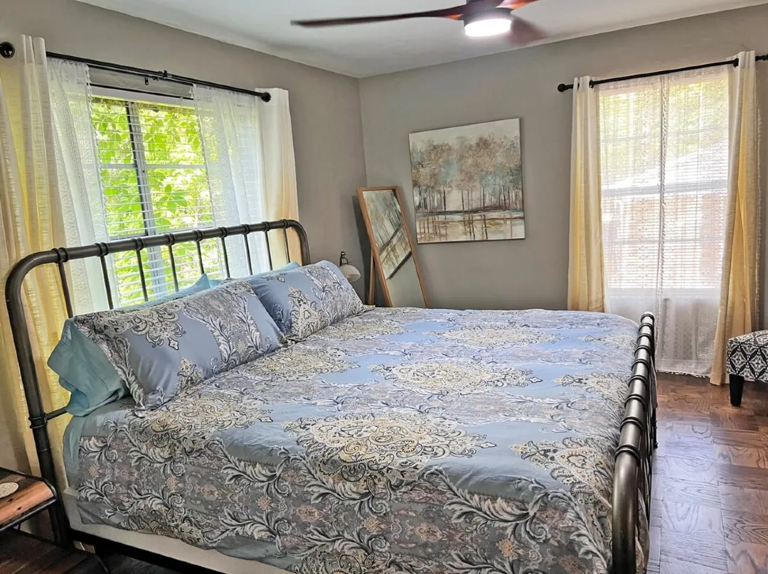 Spacious Fenced Yard And Game Area - Charming Ranch-style Retreat - Tallahassee, FL