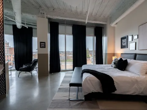 Arch + Cable Hotel - Mankato, MN