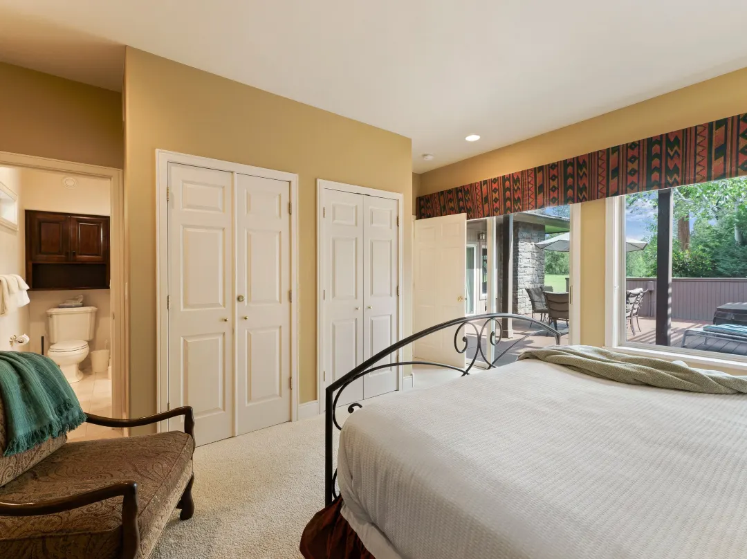 Hot Tub And Gas Fireplace On Large Deck - Luxurious Escape - Bend, OR