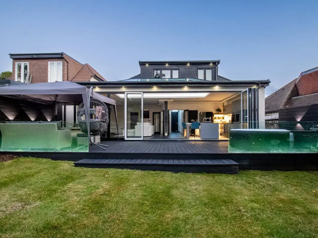 4 Bedroom Luxury Home Features Hottub & Pool Table - Watford
