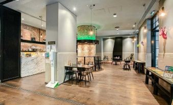 Southbank Hidden Gem - Deluxe 2Br w/ Parking, Balcony, Pool, Gym, Walk ...
