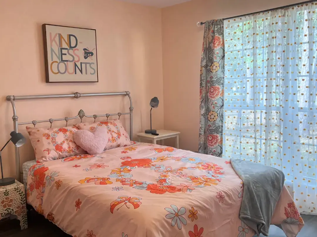 Unique Decor And Inspiring Ambiance - Vibrant Groovy Oasis - Tallahassee, FL