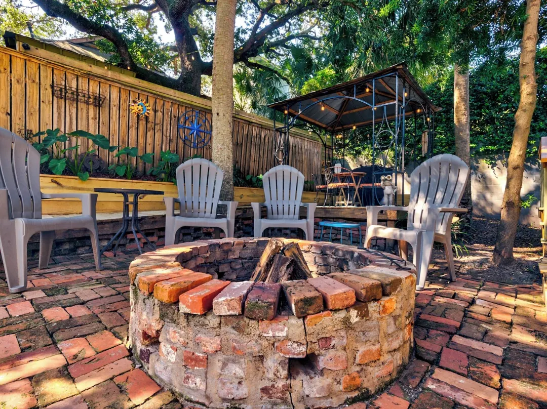 Beachside Boutique Inn – Folly Beach Rooms & Private Cottages - James Island, SC