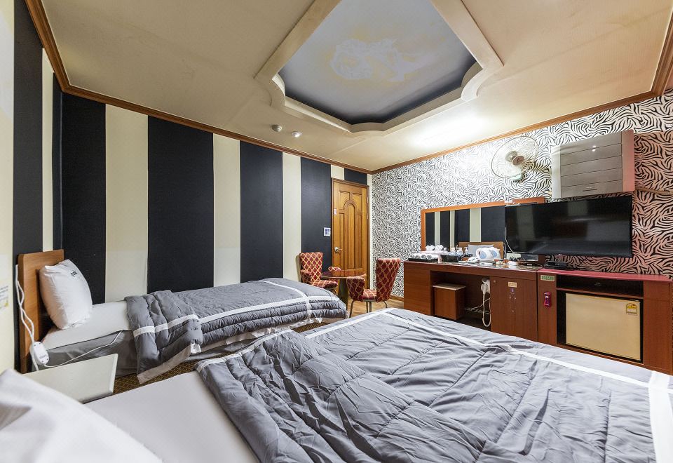 Asan Oncheon Spa Valley,Asan-si - Updated 2024 Reviews & Prices | Trip.com
