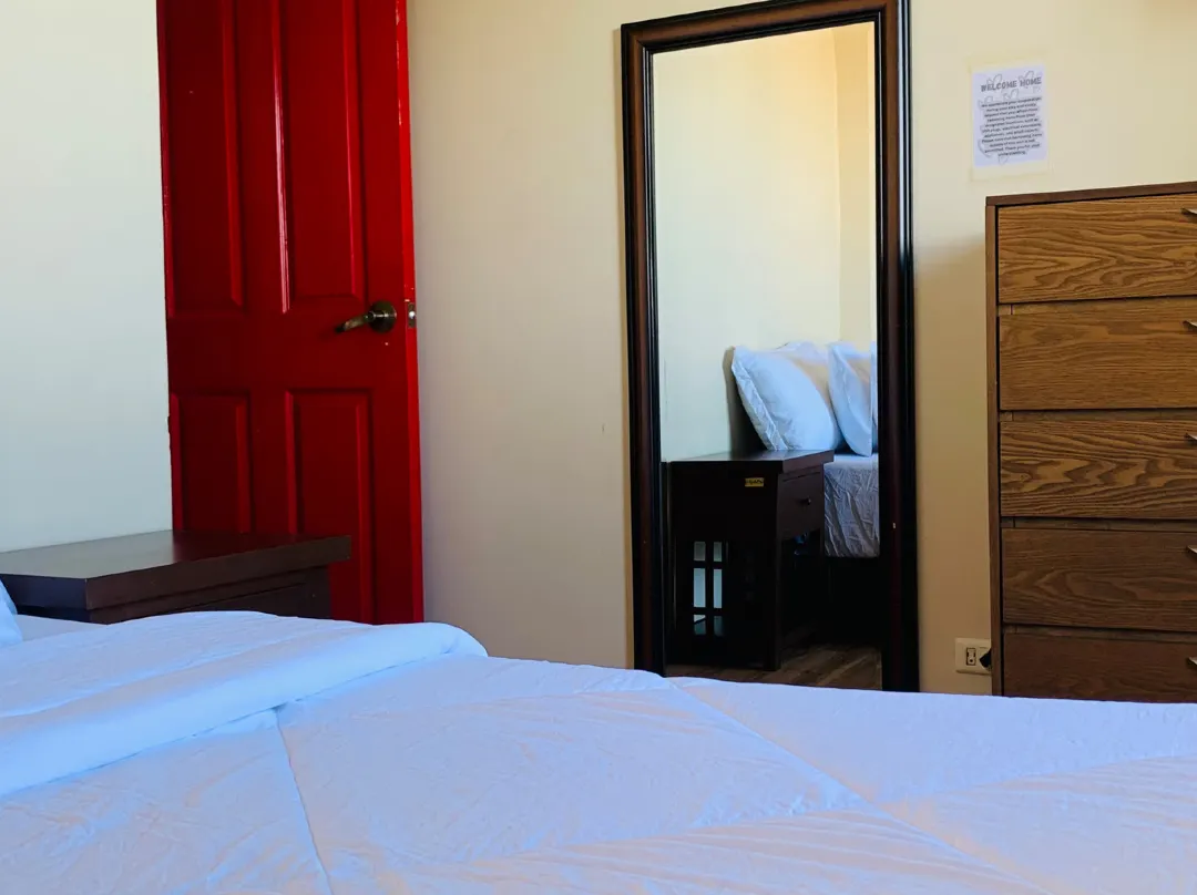 King Bed 2br European Style City Center In Davao City Philippines - Davao City