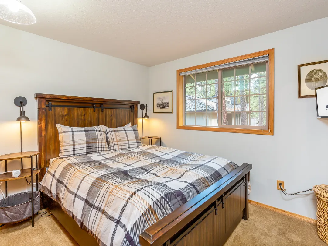 Hot Tub And Enclosed Deck - Cozy Sunriver Retreat - Sunriver, OR