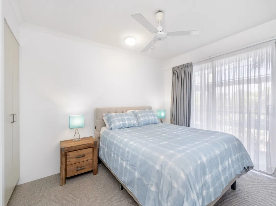 Resort-style Stay With Balcony & Garage Parking - Hervey Bay