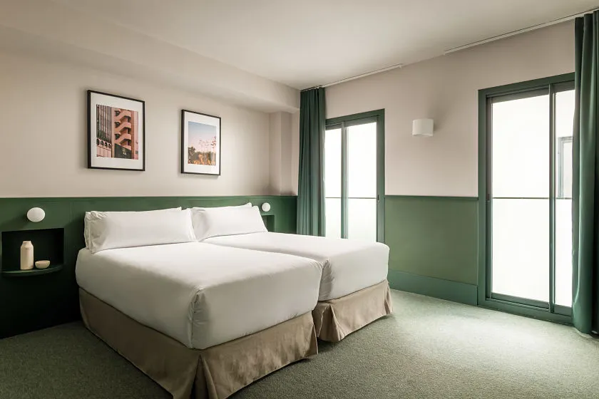 Mothern By Pillow - Barcelona