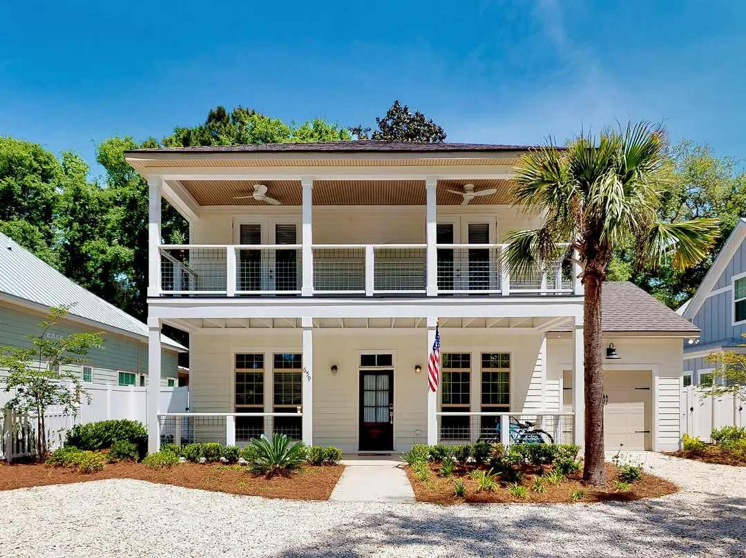 Fenced Yard And Covered Porch Escape - Charming Coastal Retreat - St. Simons, GA