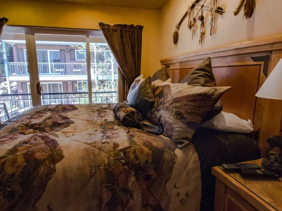 Private Balcony And Cozy Living Space - Charming Mountain Oasis - Park City, UT