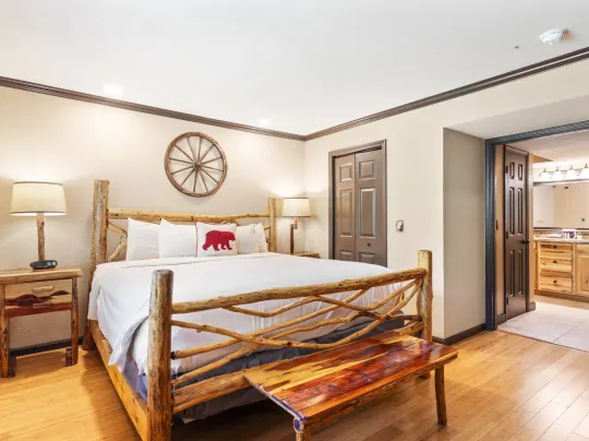 Screened Porch And Resort Amenities - Stunning Lake View Retreat - Branson, MO