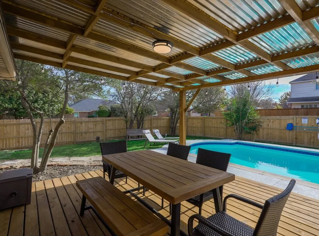 Luxurious Pool And Cinema Room Retreat - Stunning Poolside Escape - Cedar Hill, TX