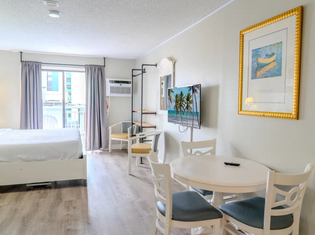 Ocean View And Cozy Balcony - Charming Coastal Retreat - Garden City, SC