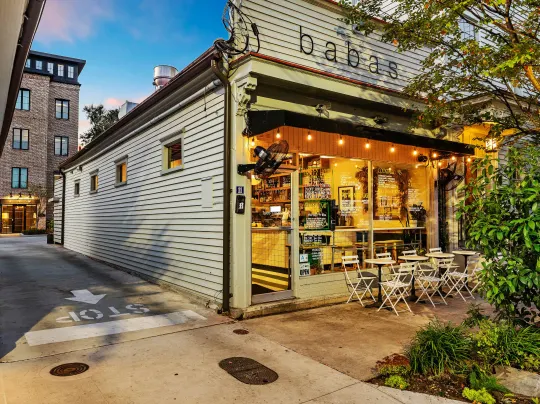 Stylish Retreat - High-speed Wifi, Outdoor Space - Charleston, SC