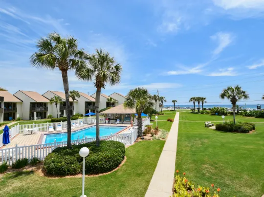 Chic Beach Retreat With Pool Access - Inviting And Stylish Escape - Miramar Beach, FL