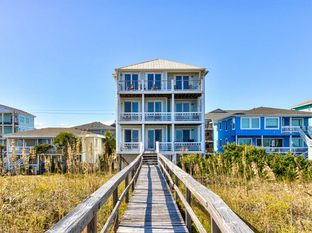 Oceanfront Balcony And Breathtaking Views - Charming Coastal Retreat - Carolina Beach, NC