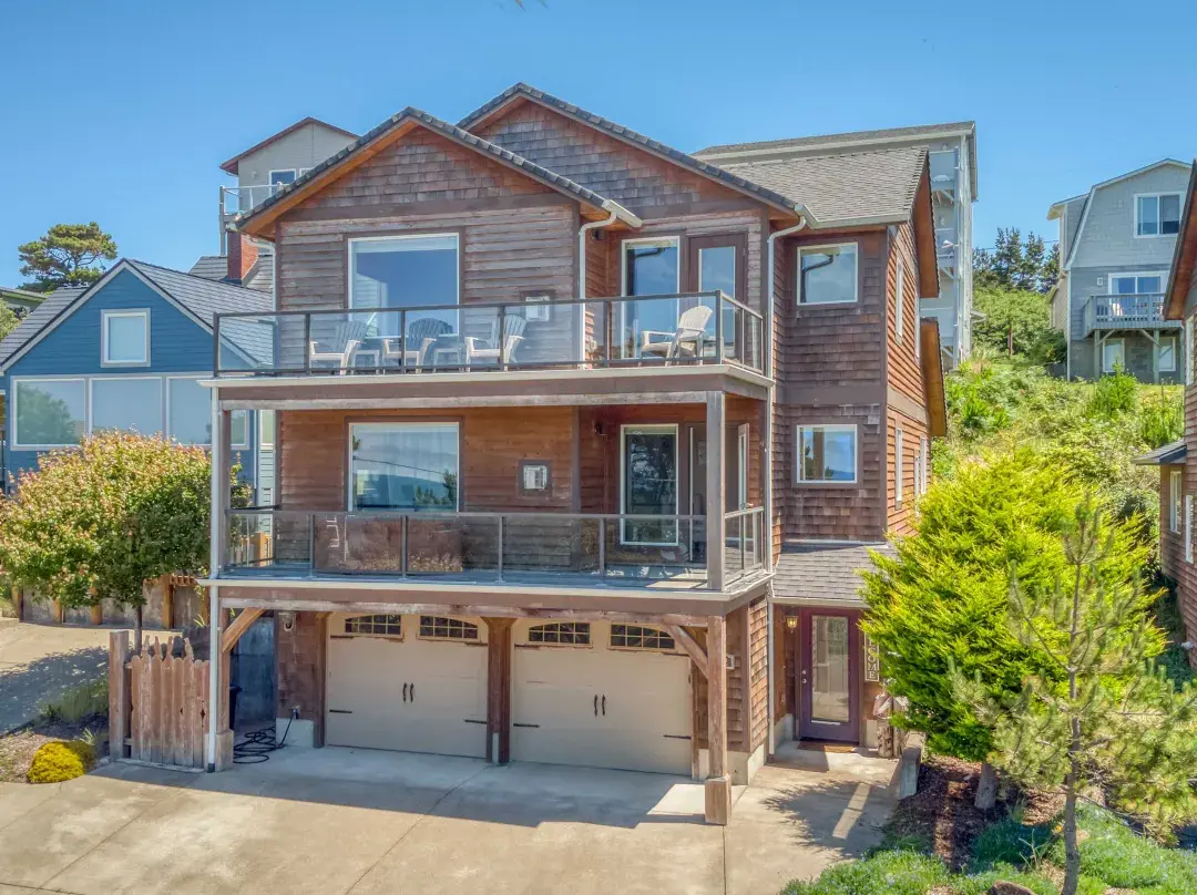 Rooftop Ocean Views And Entertainment Area - Gorgeous Coastal Haven - Lincoln City, OR