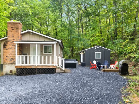 Hot Tub And Fire Pit Oasis - Cozy Retreat In Shenandoah Woods - Shenandoah, VA
