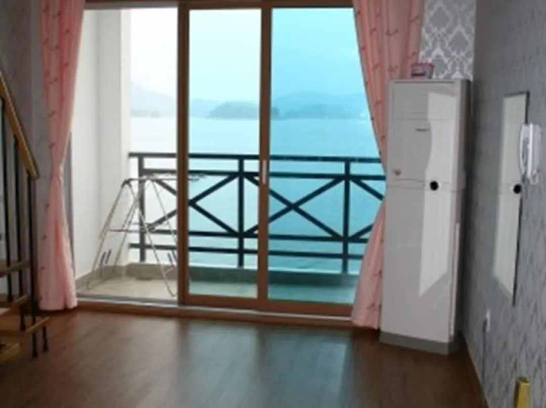 Tongyeong Pension Mirage - Tongyeong