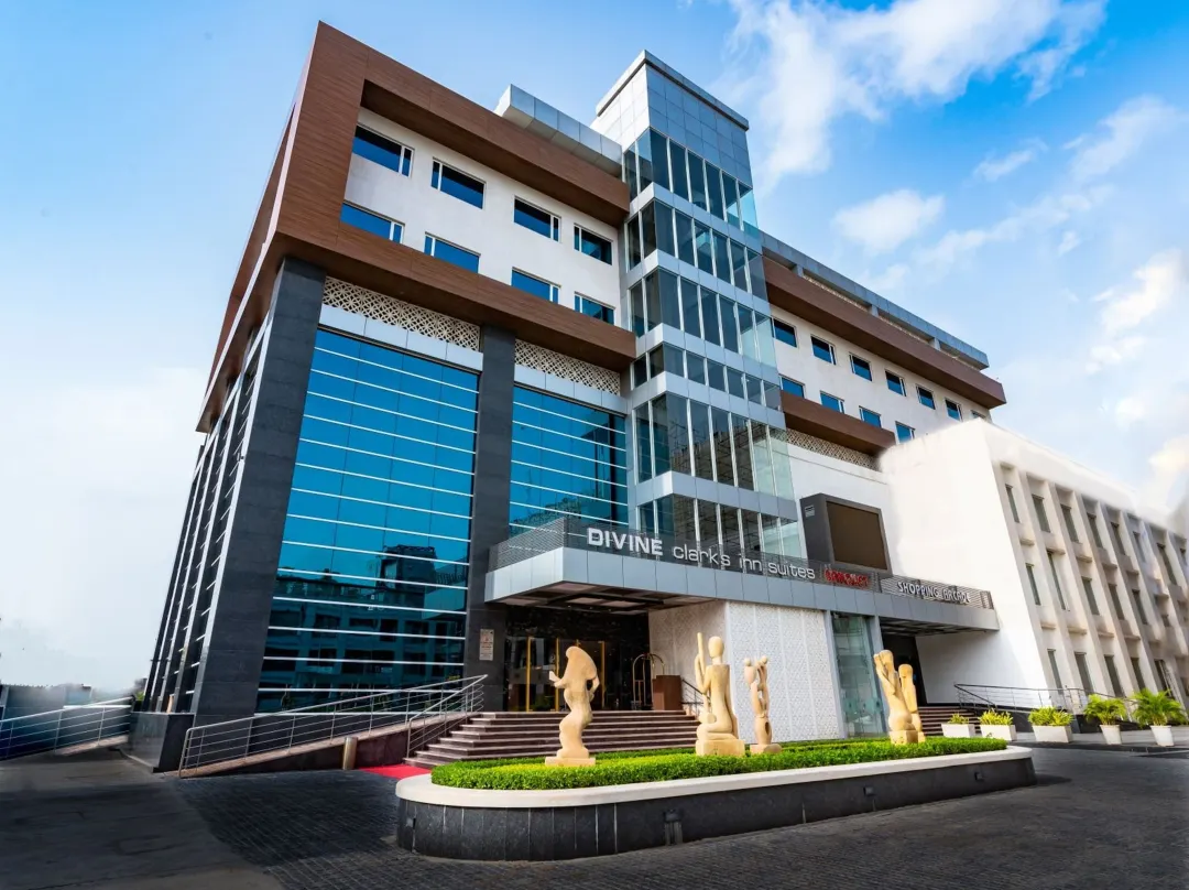 Divine Clarks Inn Suites - Kurukshetra